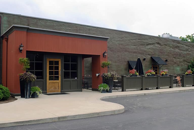 Restaurant Exterior Cleaning Builds Customer Trust